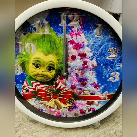 The Grinch | Wall Decor | Baby Grinch Clock | Poshmark